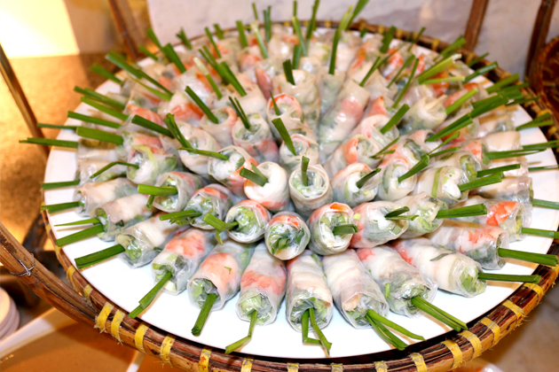 Buffet trưa gánh hải sản cao cấp 3 miền tại Khách sạn Palace Nguyễn Huệ